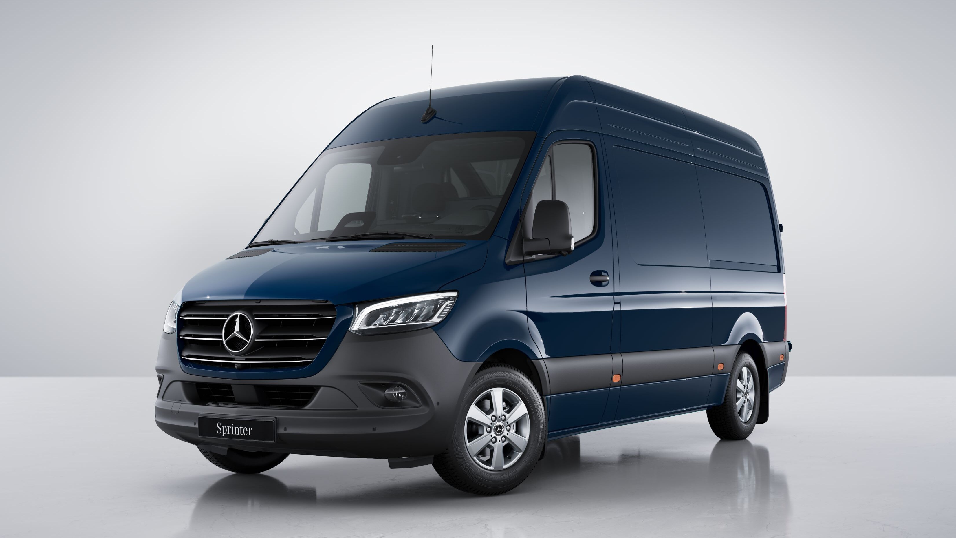 Rental Mobil Sprinter Jakarta Dengan Teknologi Terkini! - Majurentcar.com